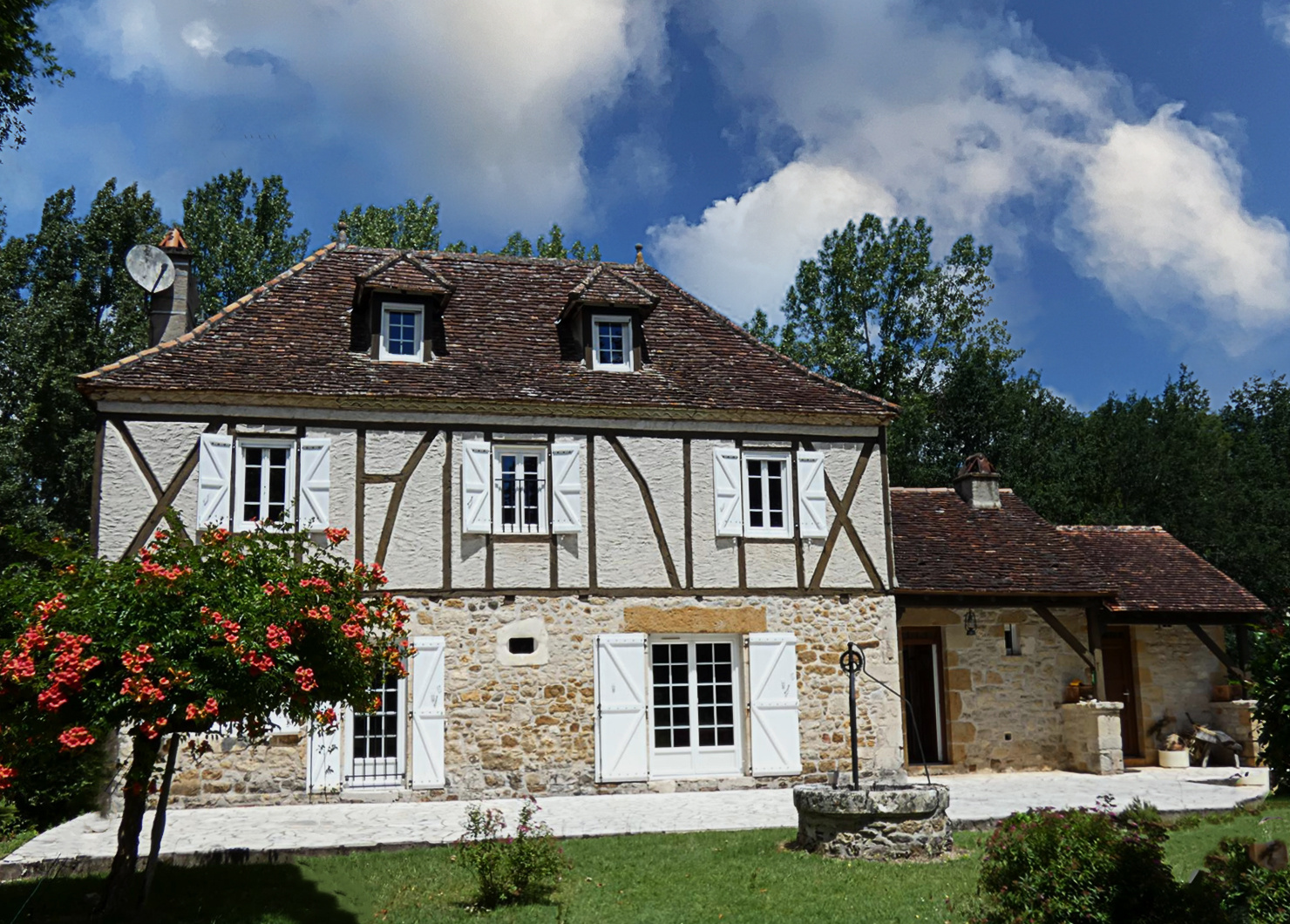 vente Très belle demeure avec dépendance et piscine.